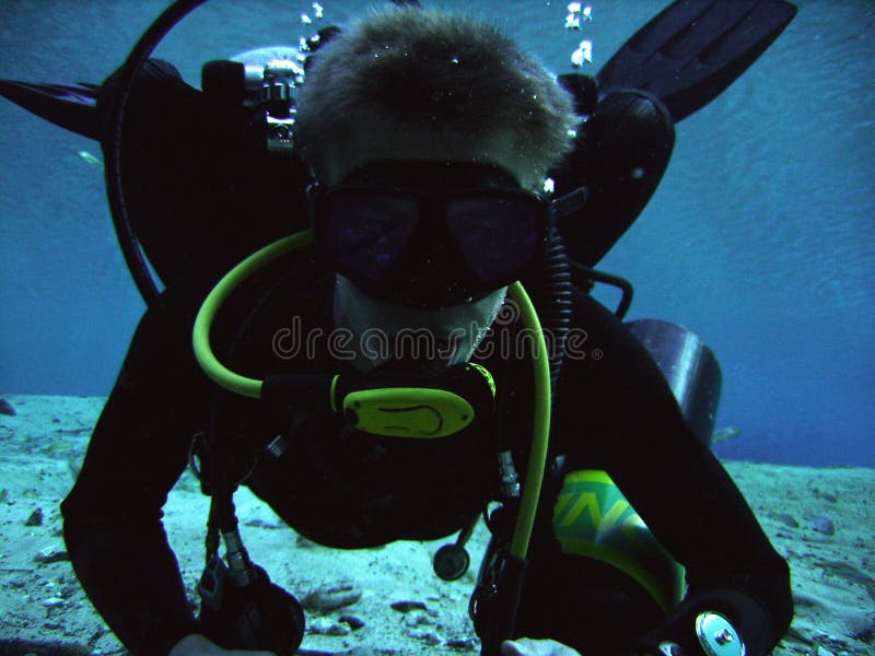 Bruder- Und Schwestertaucher Unterwasser Stockbild - Bild von taucher ...