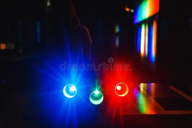 Students Making Optical Experiments Confirming the Physical Law of Wave ...