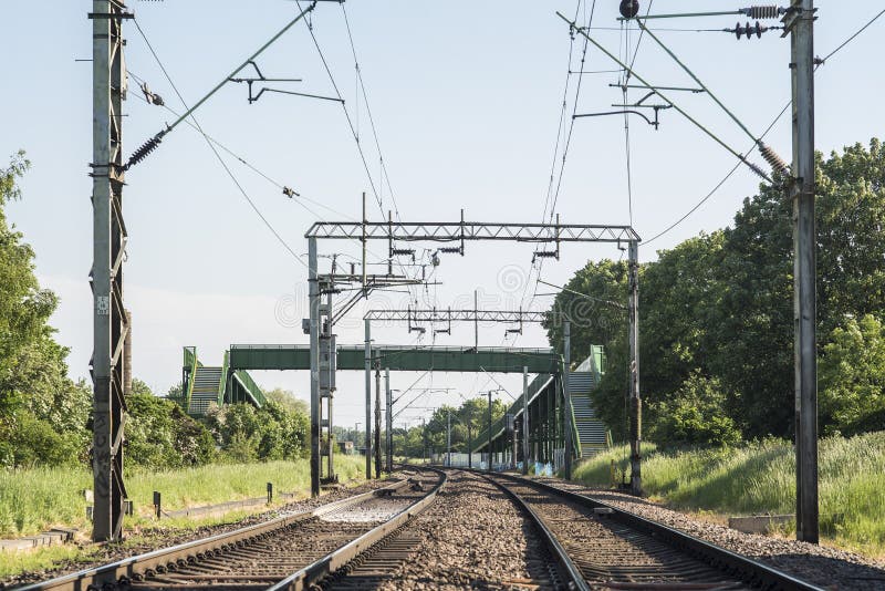 Technology: Overhead Electrified Train Tracks / Railway Lines ...