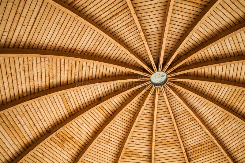 Techo de arco de madera imagen de archivo. Imagen de hecho - 197958379