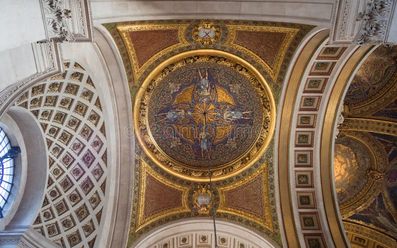 Iglesia Barroca De La Catedral Del Detalle Del Techo De La Bóveda Foto ...