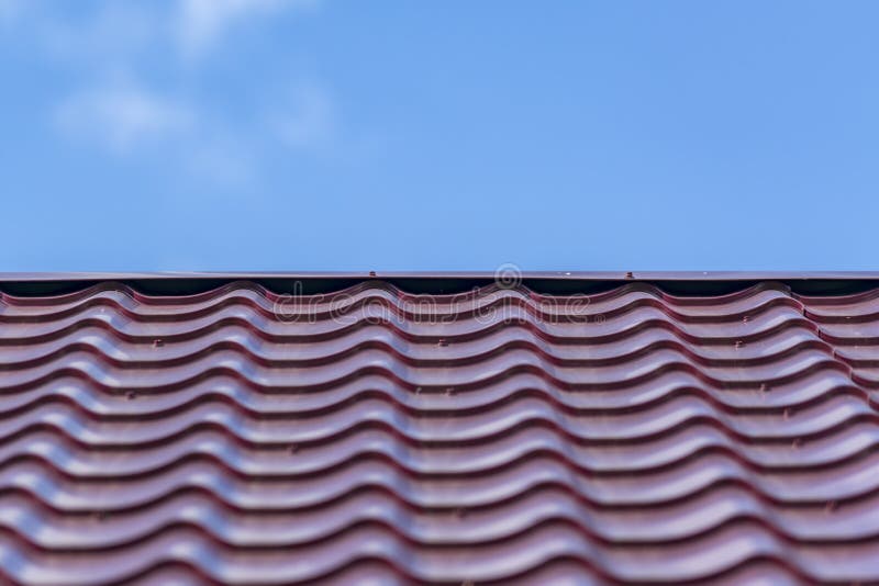 Techos De Tejas De Cielo Azul Foto de archivo - Imagen de textura, casa ...