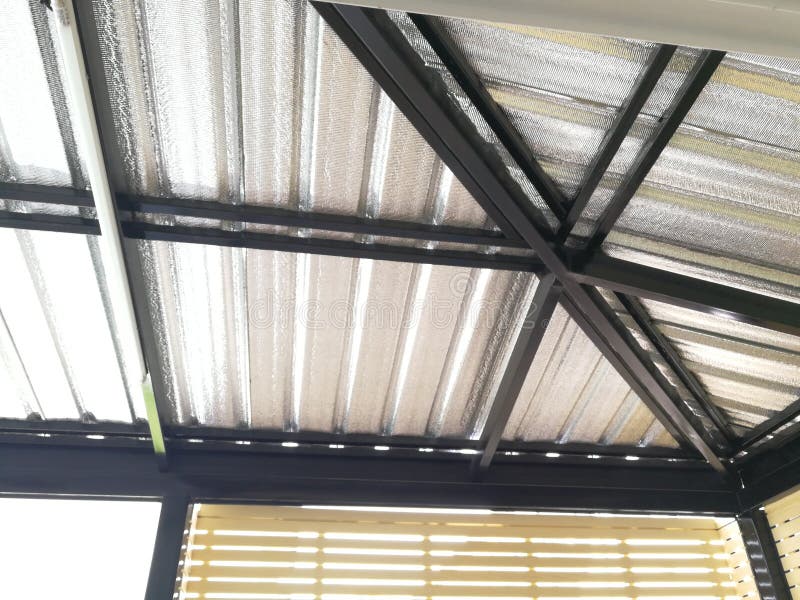 Techumbre De La Chapa Y a Prueba De Calor Foto de archivo - Imagen de ...