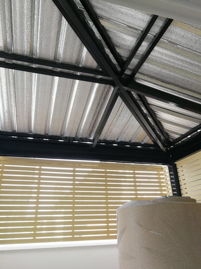 Techumbre De La Chapa Y a Prueba De Calor Imagen de archivo - Imagen de ...