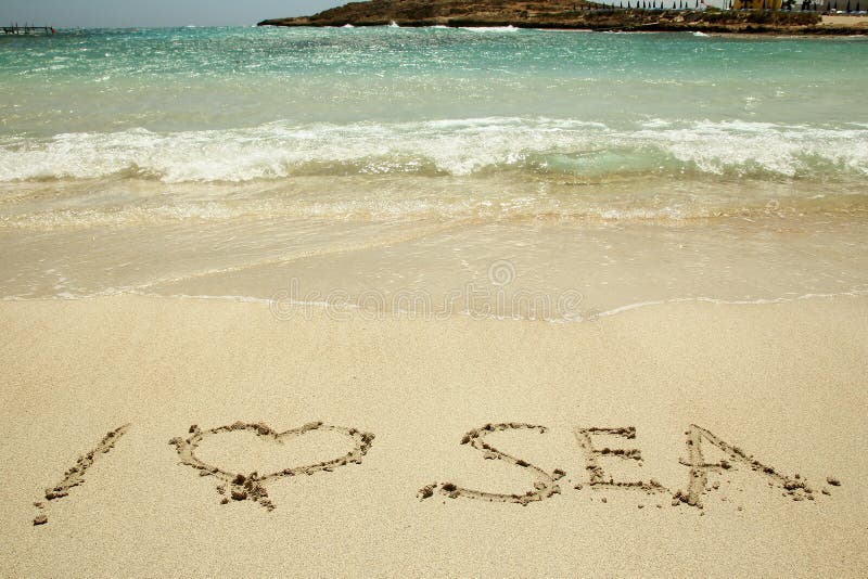 Strand tecknad hjärtasand arkivfoto. Bild av bröllopsresa - 55544148