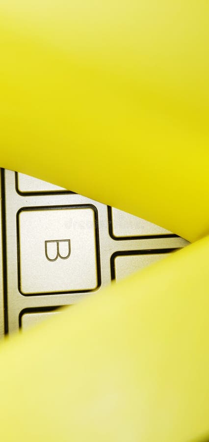 Teclado De Letra B Con Borde Amarillo Imagen de archivo - Imagen de ...