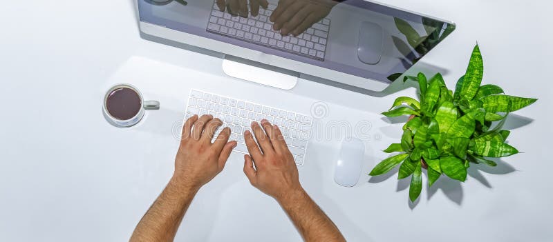 Teclear Manos En El Teclado Imagen de archivo - Imagen de cierre ...