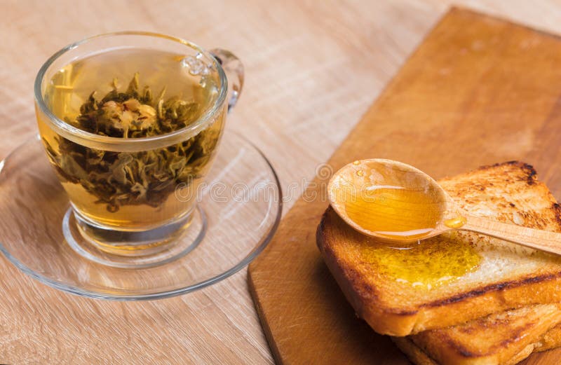 Tee und Toast mit Honig stockbild. Bild von honig, toast - 58827309
