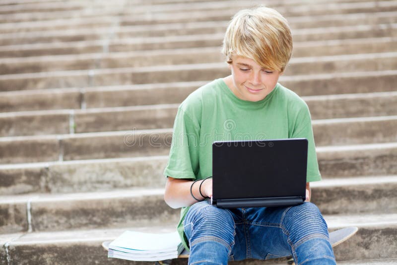 49+ Teen using laptop Free Stock Photos - StockFreeImages