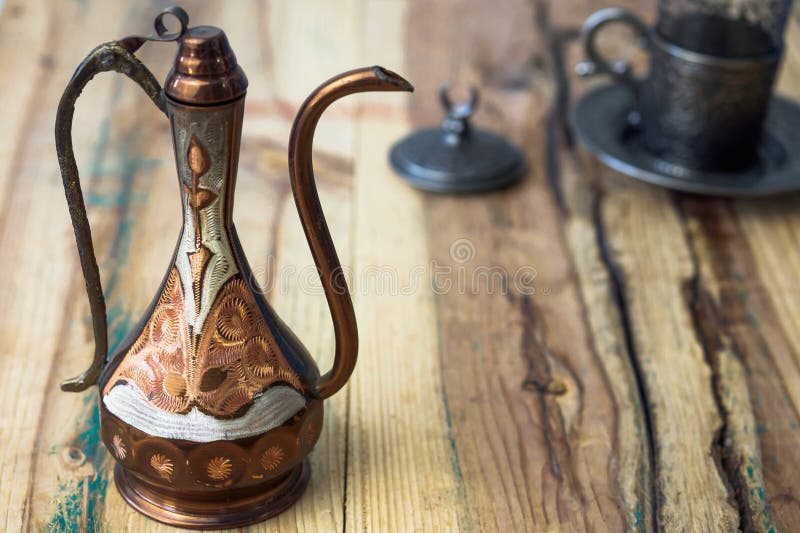 Teiera Turca Con La Decorazione Araba Immagine Stock - Immagine di ...