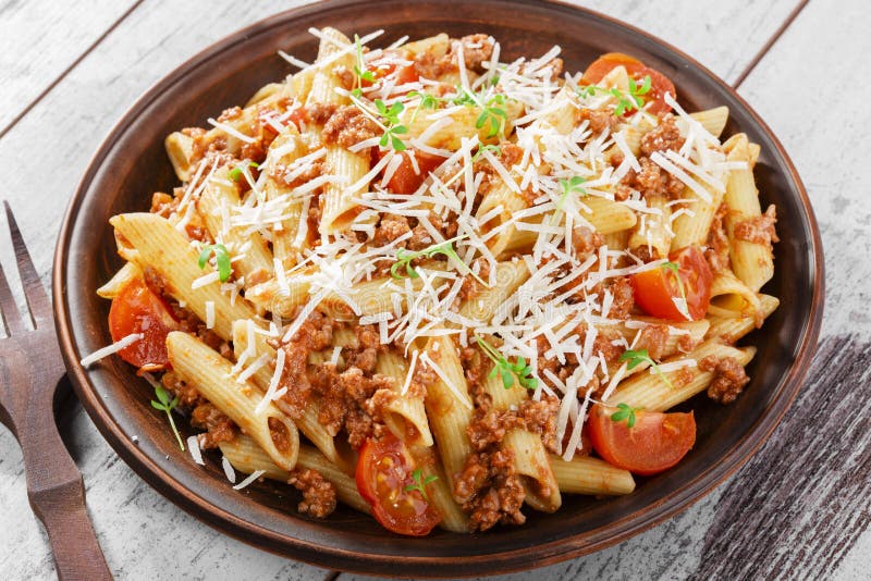 Teigwaren Mit Gehacktem Fleisch, Makro Stockbild - Bild von glatt, käse ...