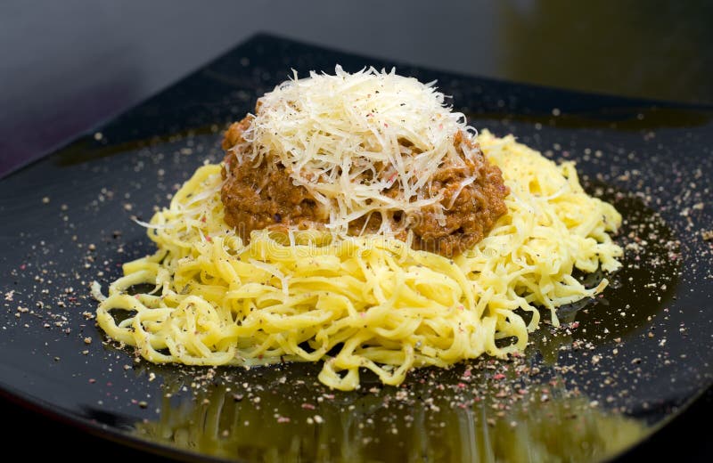 Teigwaren Mit Gehacktem Fleisch, Makro Stockbild - Bild von glatt, käse ...