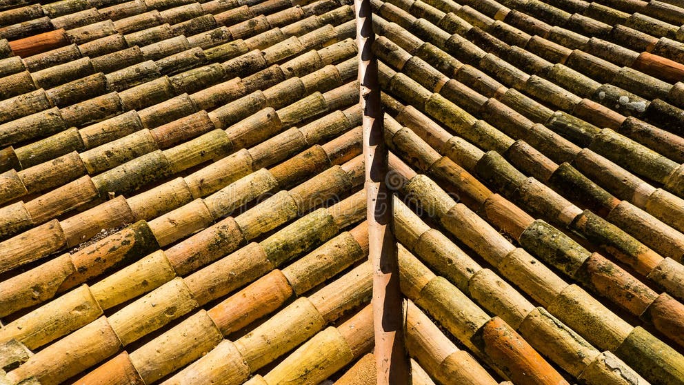 Teja De Techumbre Hecha a Mano Imagen de archivo - Imagen de construido ...