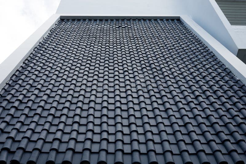 Teja De Tejado Azul En El Edificio Blanco Foto de archivo - Imagen de ...