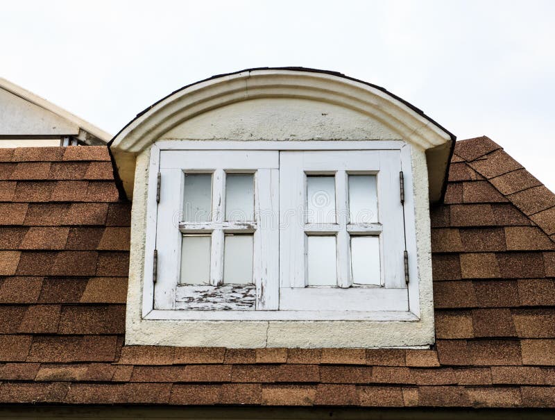 Azotea triangular imagen de archivo. Imagen de tubo, colores - 809171