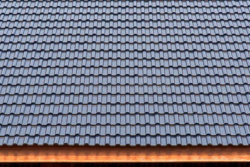 Tejado De Teja Azul Marino En La Estructura Casera Imagen de archivo ...