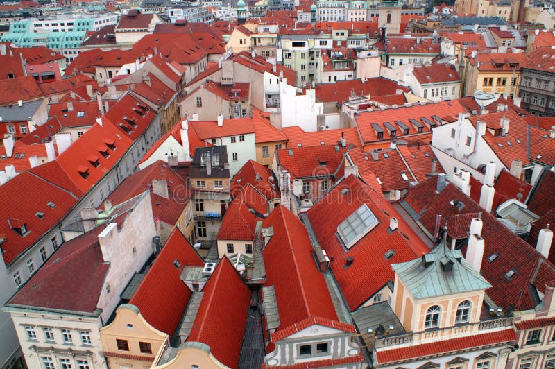 Tejados Rojos De Casas En Praga Imagen de archivo - Imagen de ciudad ...