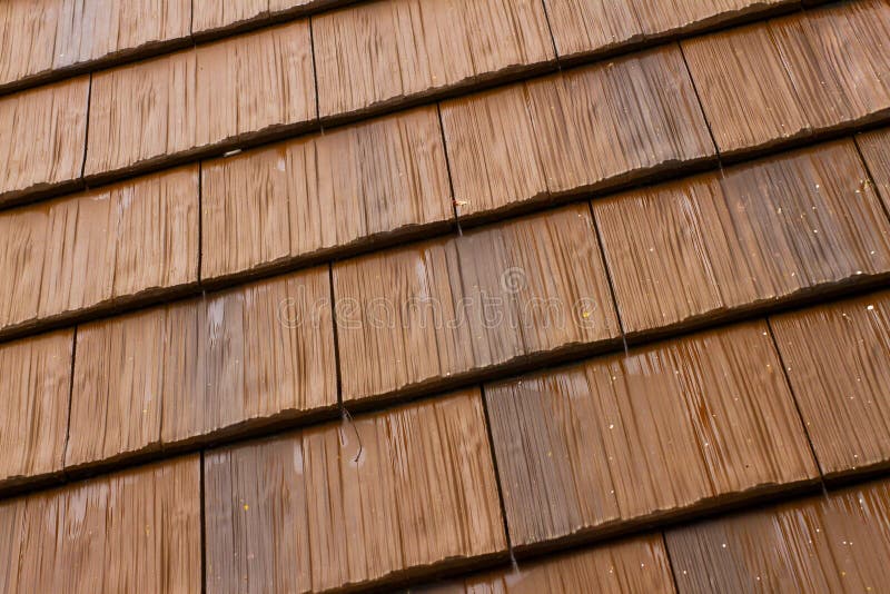 Tejas de tejado de madera foto de archivo. Imagen de original - 53735258