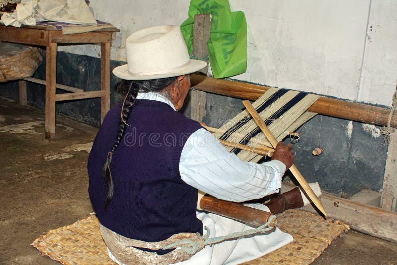 Tejedor mayor en Ecuador fotografía editorial. Imagen de tejido - 117350107