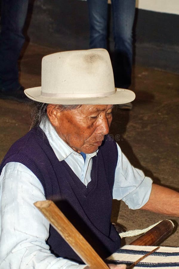 Tejedor mayor en Ecuador foto editorial. Imagen de departamento - 117350846