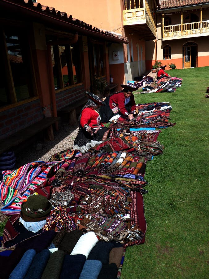 Tejedores de Chinchero fotografía editorial. Imagen de turistas - 60176237
