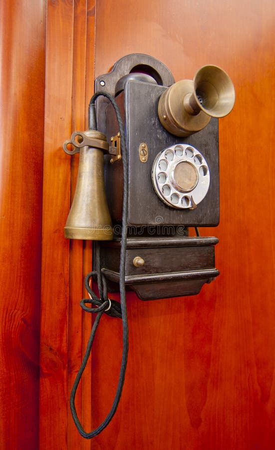 Teléfono viejo imagen de archivo. Imagen de nostalgia - 26816327
