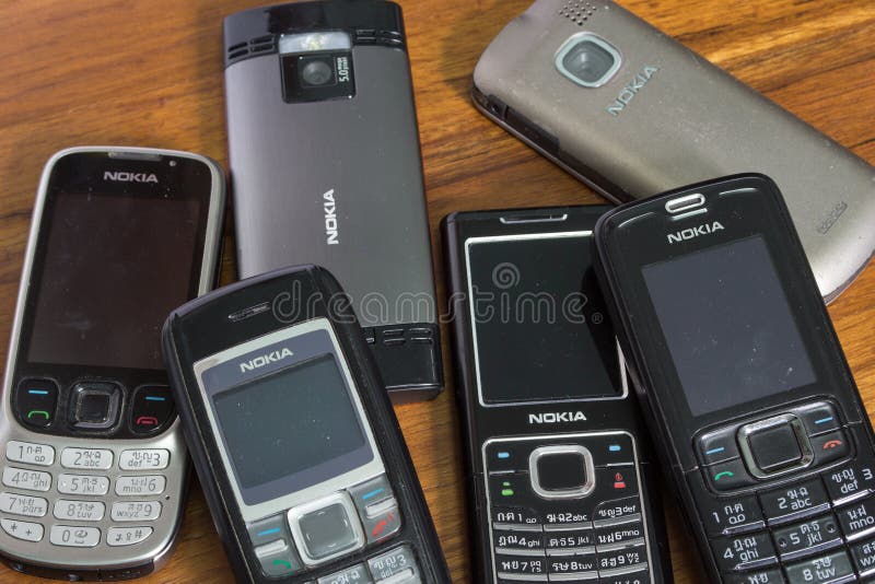 248 Teléfonos Viejos De Nokia Fotos de stock - Fotos libres de regalías ...