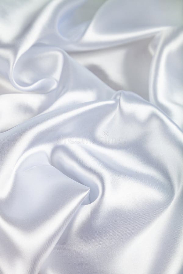 Tela De Seda Blanca Con Los Dobleces Foto de archivo - Imagen de ...