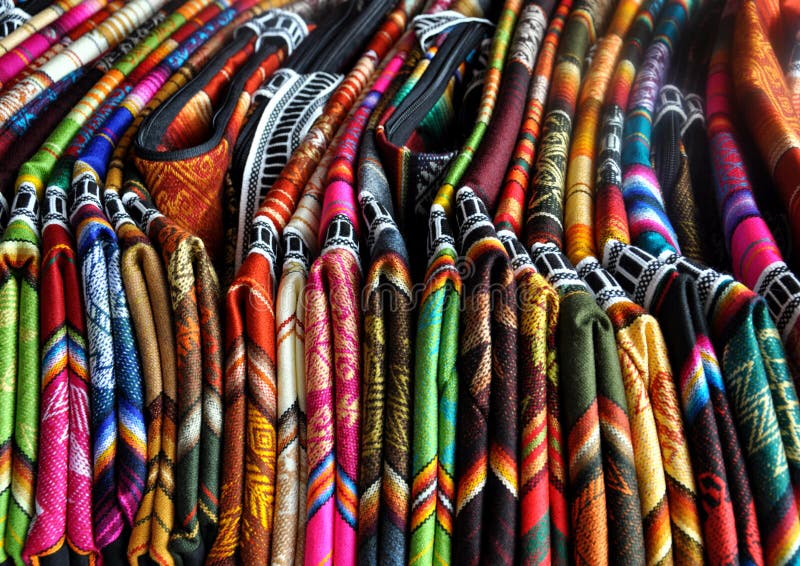 Tela tradicional peruana imagen de archivo. Imagen de brillante - 21011597