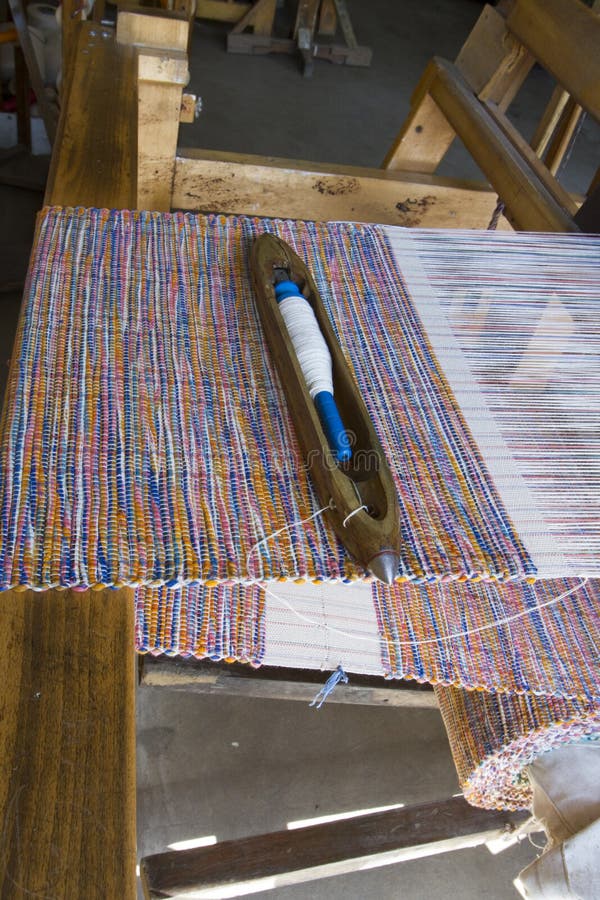 Telar De Madera De La Materia Textil Del Vintage Imagen de archivo ...