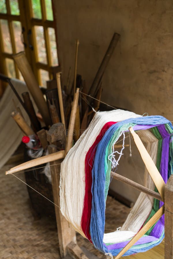 Telar Tradicional Para La Ropa De Las Lanas Foco Suave Foto de archivo ...