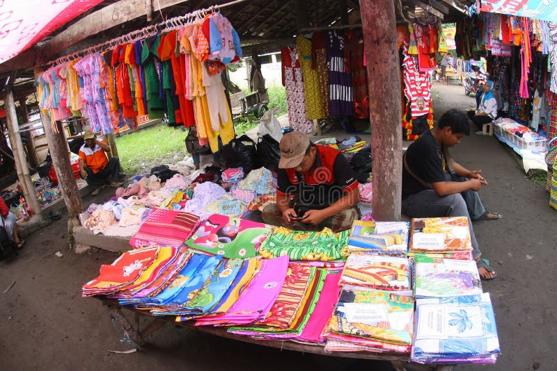 Telas y ropa imagen de archivo editorial. Imagen de comerciantes - 37450014