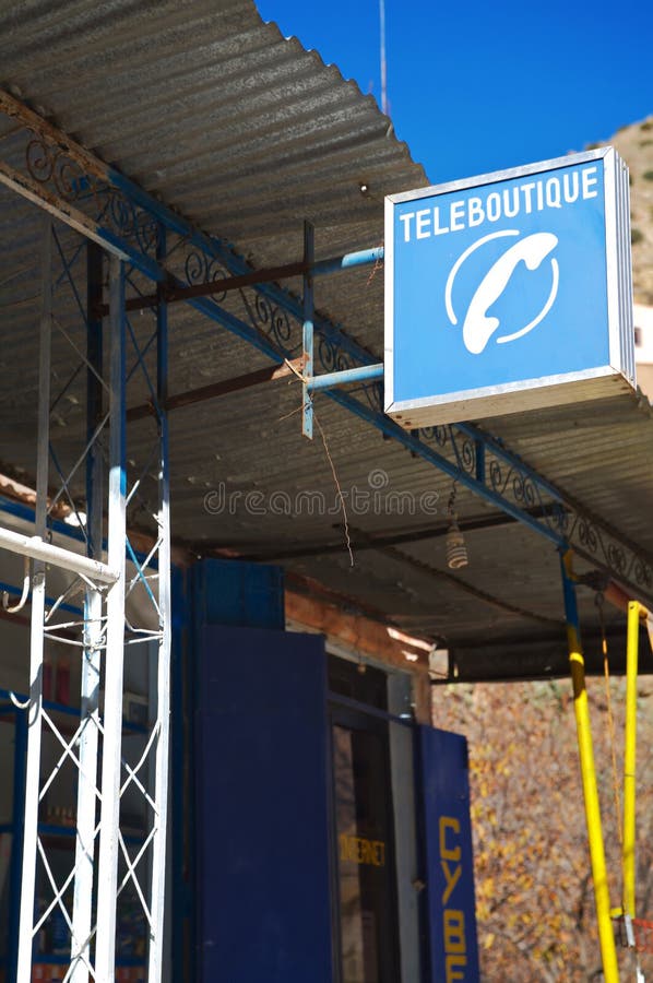 Teleboutique 库存图片. 图片 包括有 天空, 中心, 谈话, 摩洛哥, 语言, 距离, 亚特兰提斯 - 1744197