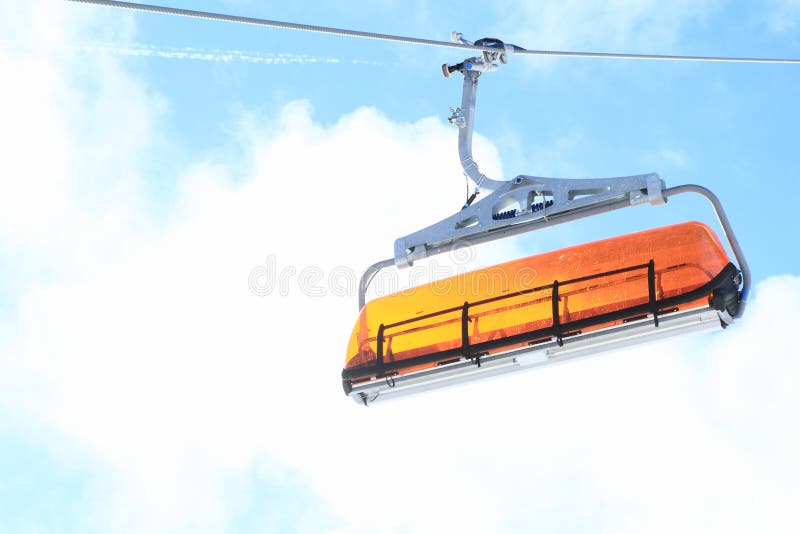 Bambino sulla teleferica fotografia stock. Immagine di siedasi - 42439370