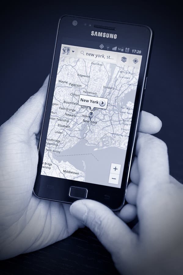 Google Maps No Telefone Celular Foto de Stock Editorial - Imagem de ...