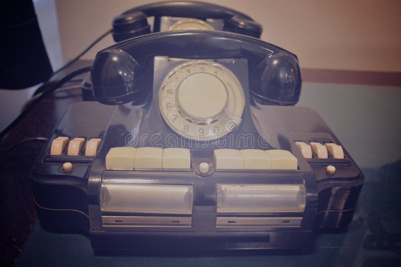 Telefone Velho Da Cor Do Preto Da Tecnologia Foto de Stock - Imagem de ...