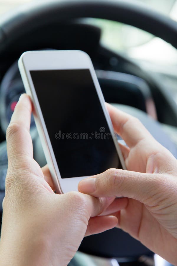 Telefonema no carro imagem de stock. Imagem de dirigir - 65849403
