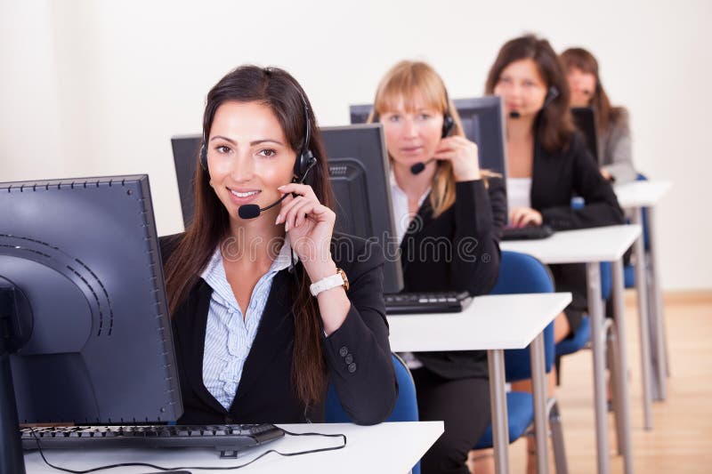 Telefonisten in Einem Call-Center Stockbild - Bild von arbeiter ...