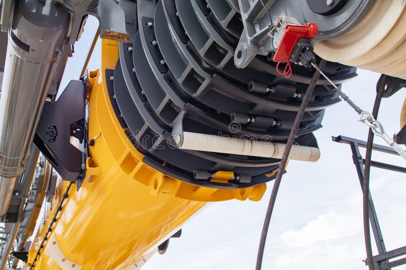 Telescopic Systems of Mobile Crane Boom: Extending and Retracting ...