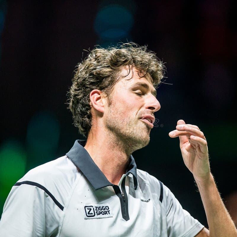 Robin Haase Serving Bij ATP Binnen Het Tennistoernooien Van De ...