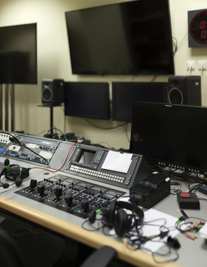 Television Broadcast Gallery. Editorial Image - Image of group, focus ...