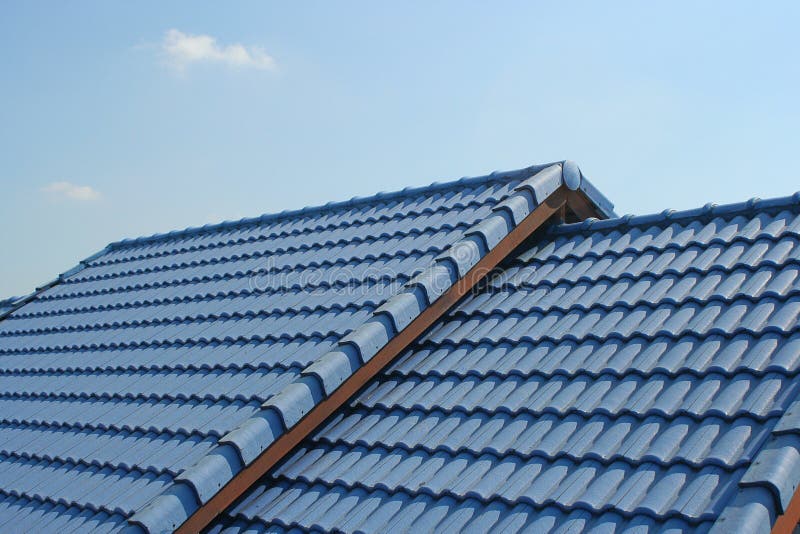 Telhado azul imagem de stock. Imagem de proteja, telhado - 26518691