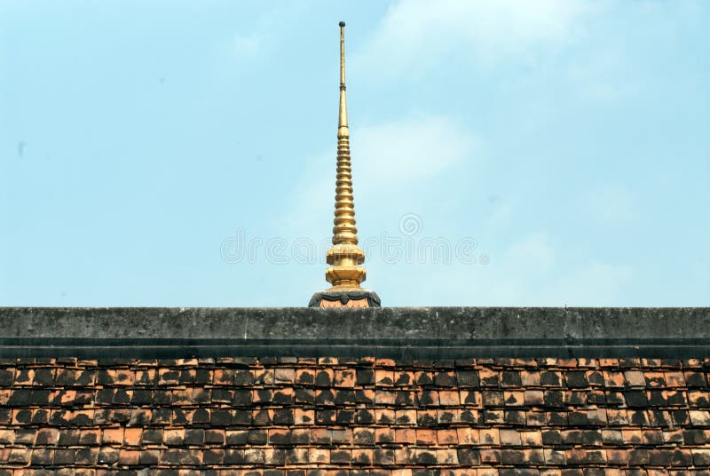 Telhado E Pagode Antigos No Templo De Wat Puthai Sawan Imagem de Stock ...