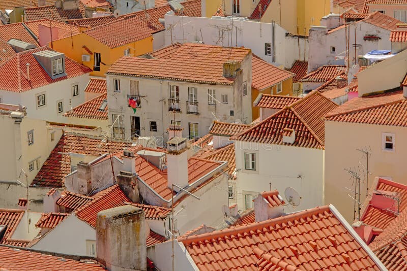 Telhados Telhados De Casas Tradicionais Na Cidade De Lisboa, Portugal Foto Editorial - Imagem de ...
