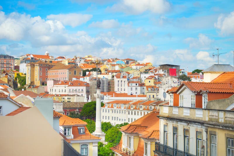 Telhados De Lisboa E Arquitetura Tradicional Foto de Stock - Imagem de cidade, panorâmica: 130233576