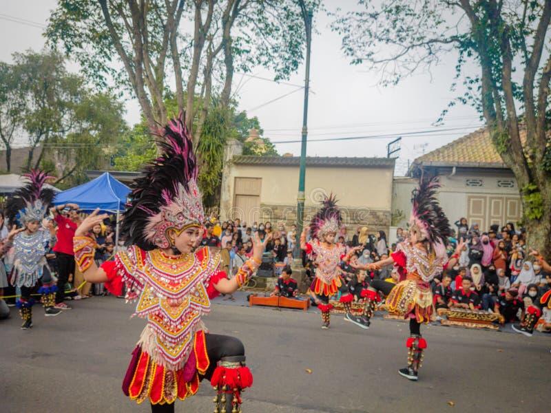 Temanggung, Juni 2022 Topeng Ireng Dance Editorial Stock Image - Image ...