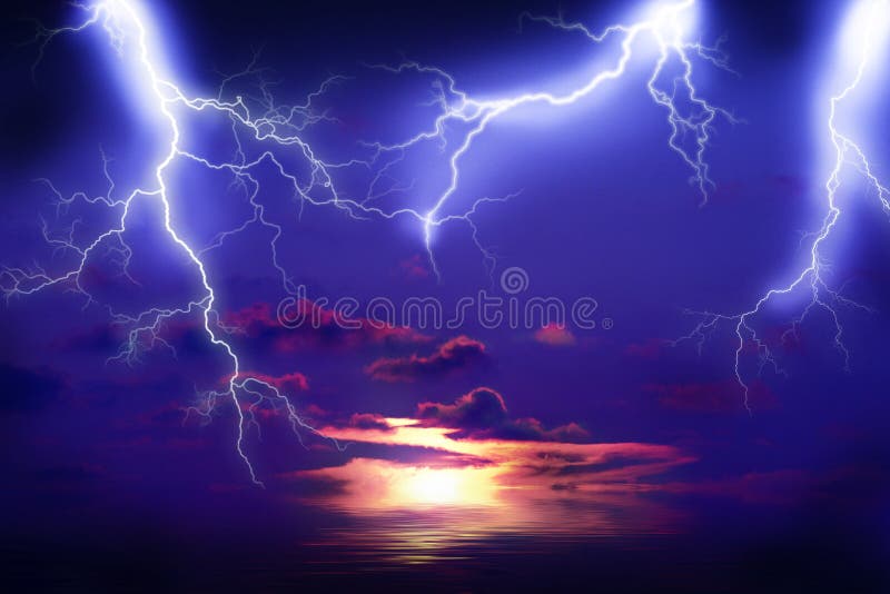 Tempête de foudre en mer image stock. Image du électricité - 110297319
