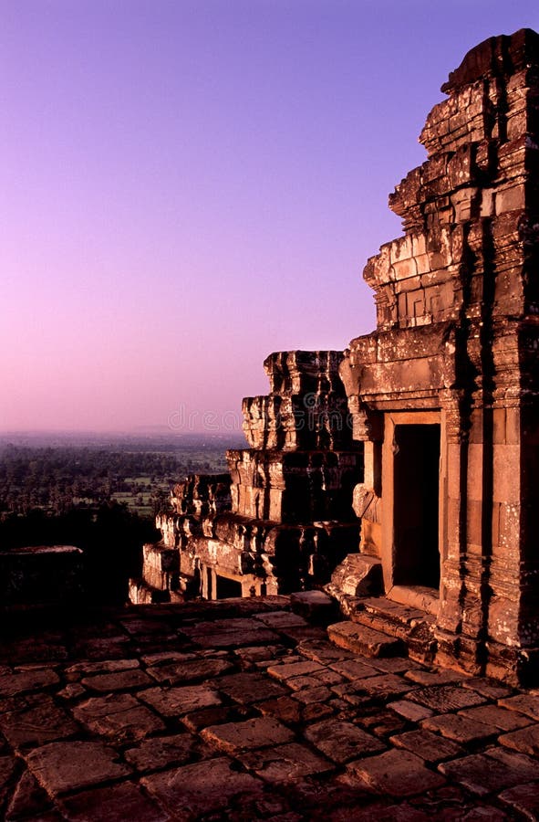 Temp- Angkor Wat, Came De Phnom Bakheng Image stock - Image du came ...