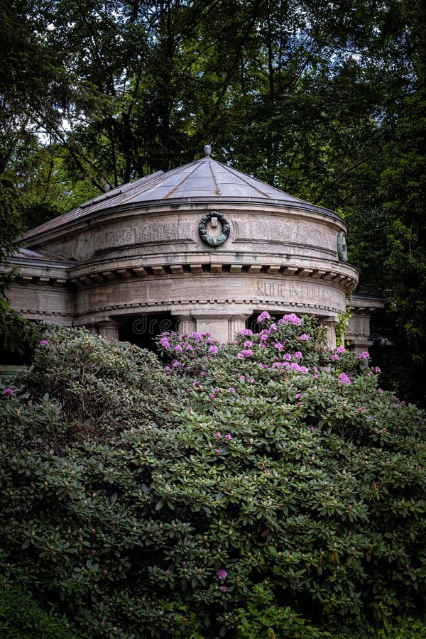 Tempe Building in Stowe Gardens Stock Image - Image of building ...