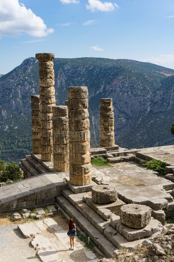 Tempel Van Apollo in Delphi Greece Redactionele Stock Afbeelding ...
